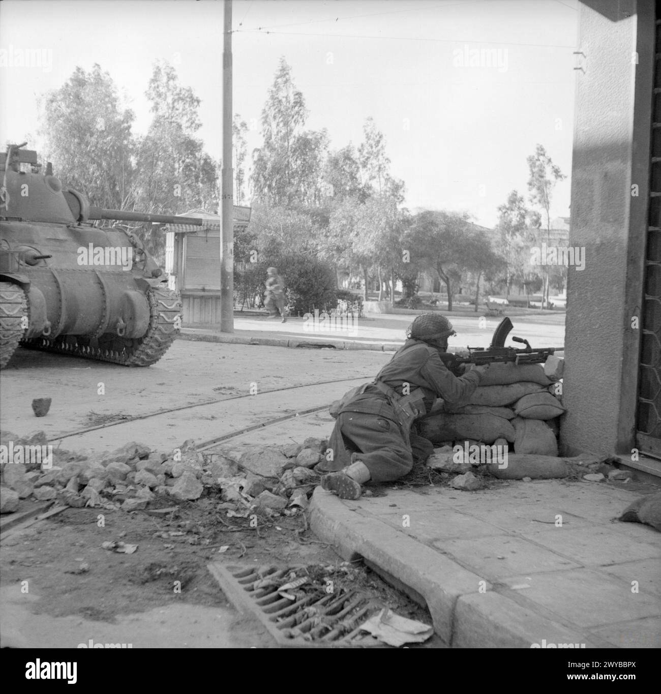 STREET FIGHTING IN ATHENS - Their mission accomplished, the patrol ...