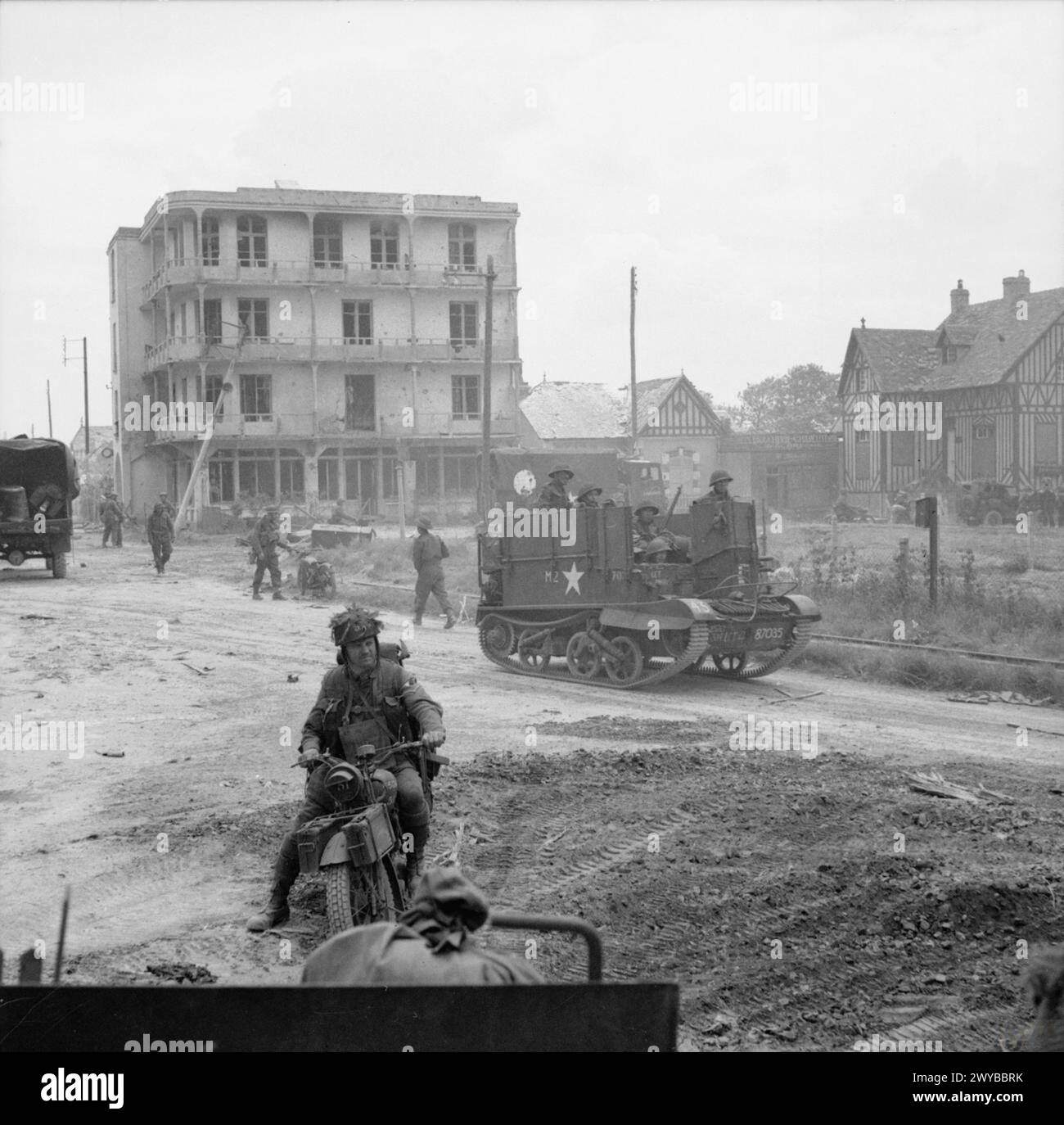 D-DAY - BRITISH FORCES DURING THE INVASION OF NORMANDY 6 JUNE 1944 - A ...