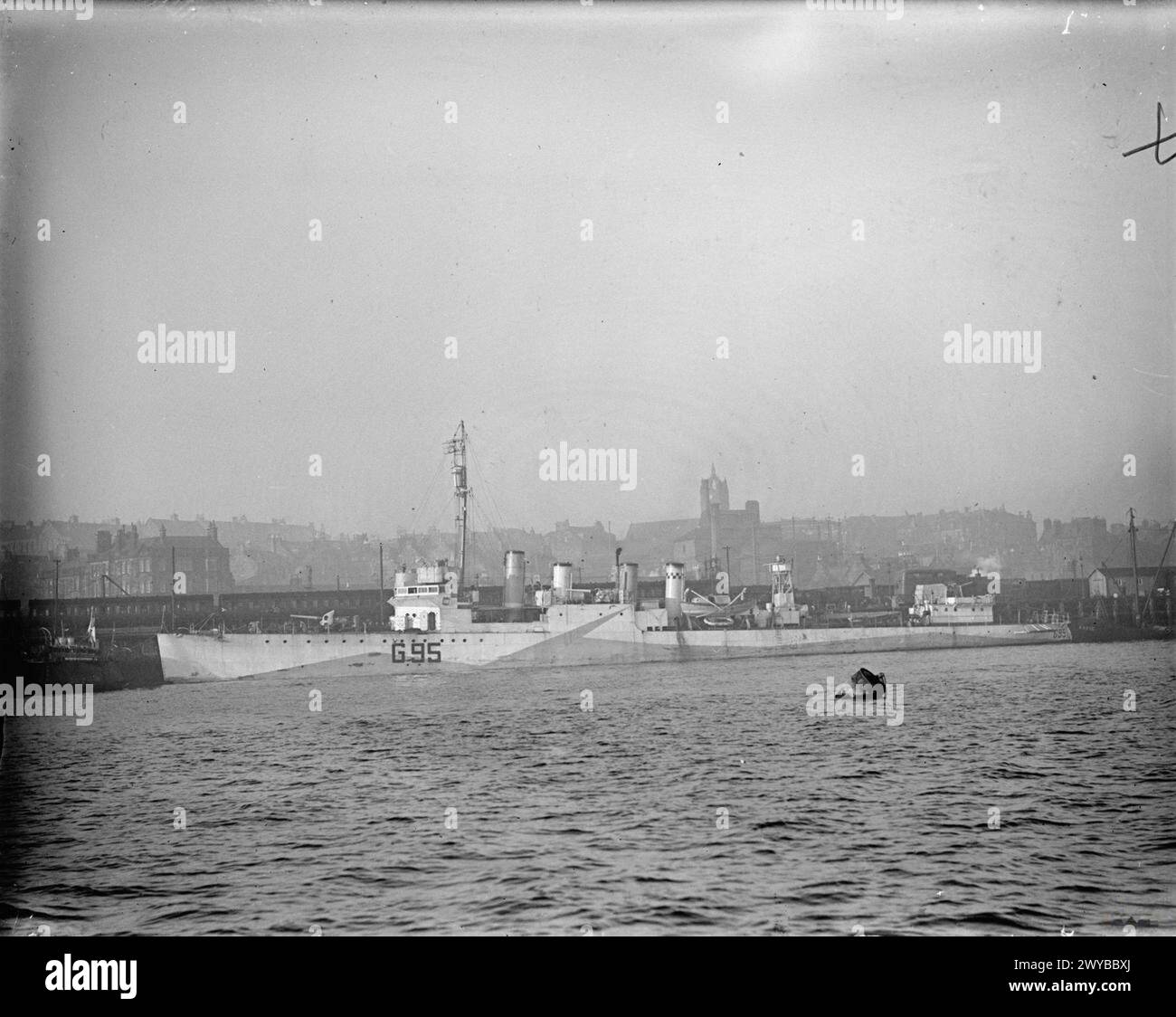 WITH HMS MONTGOMERY, EX-US DESTROYER. 20 NOVEMBER 1941, GOUROCK. - HMS ...