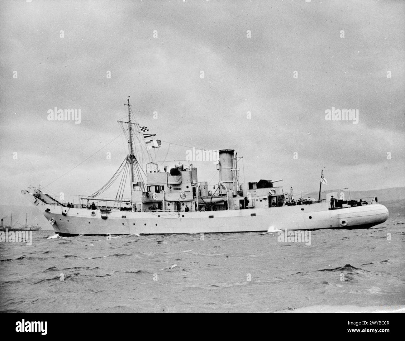 Boom defence vessel hi-res stock photography and images - Alamy