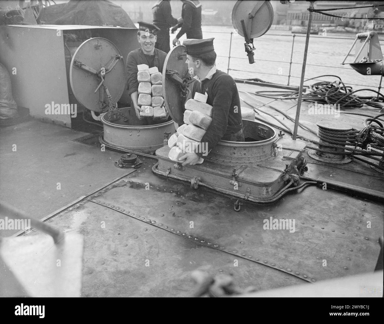 SCENES ON BOARD A DESTROYER. 1940, ON BOARD HMS KELVIN. - Happy and ...