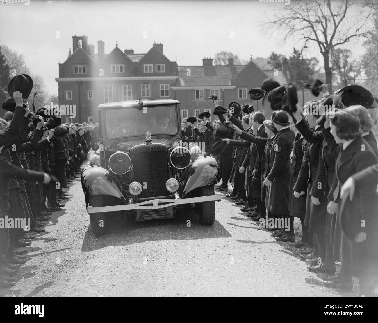 THE QUEEN INSPECTS WRNS. 11 MAY 1942, DEDWORTH MANOR, WINDSOR. THE ...