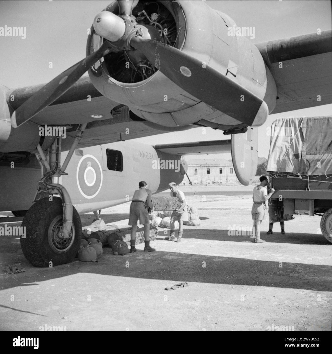 Parachute regiment 1942 hi-res stock photography and images - Alamy