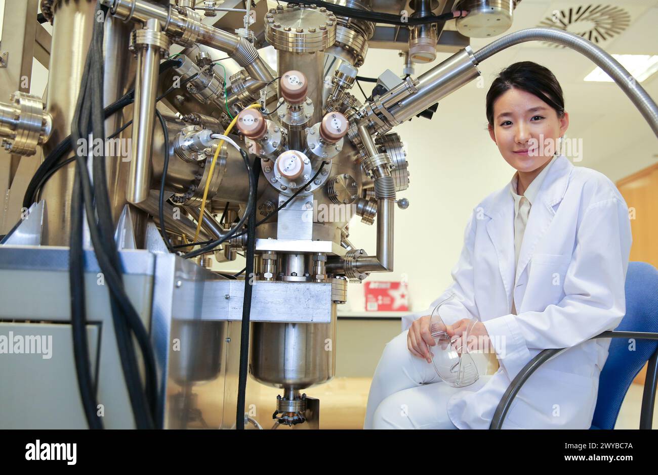 Auger electron spectroscopy hi-res stock photography and images - Alamy