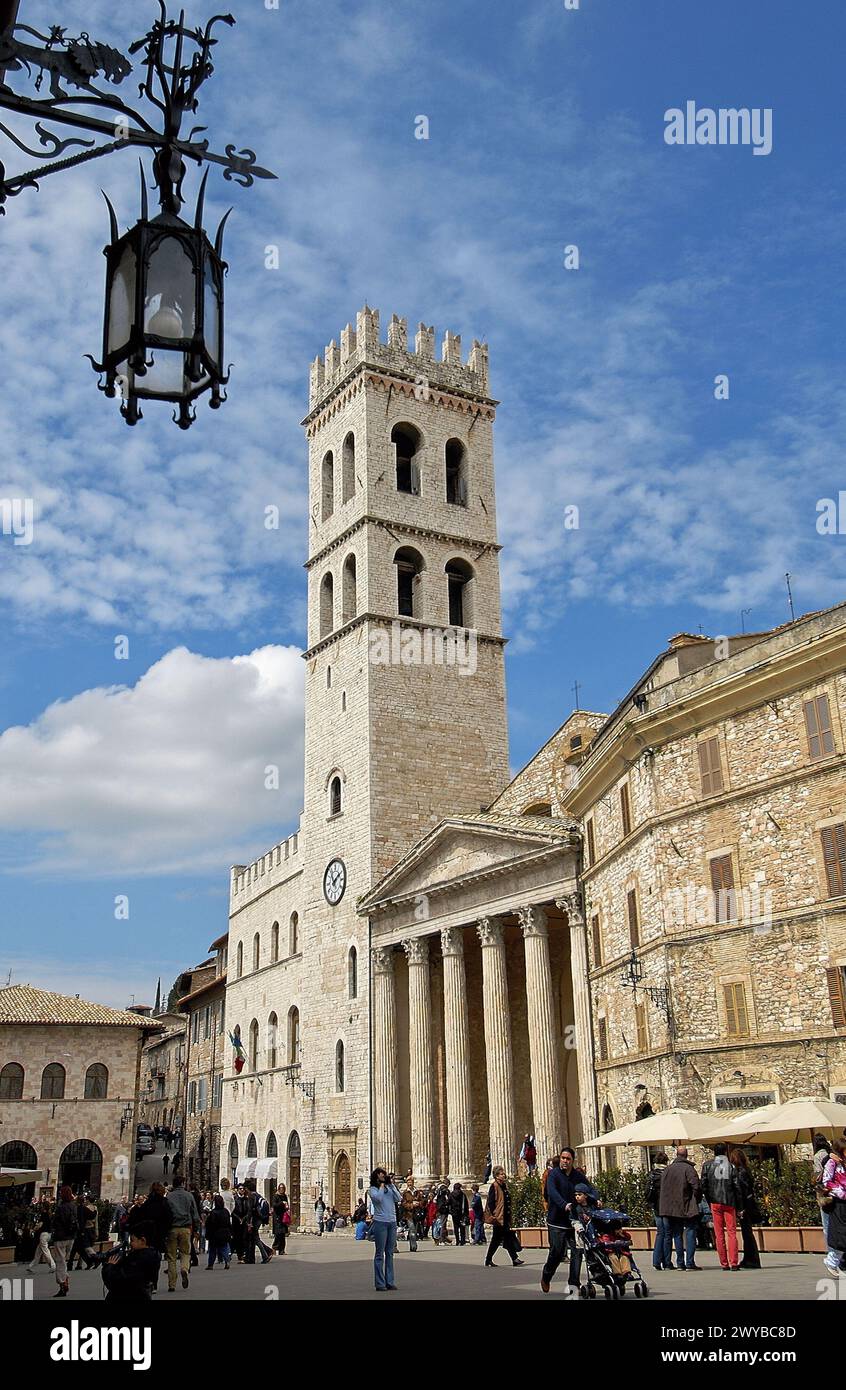 Piazza del Comune with Palazzo del Capitano del Popolo and Temple of ...