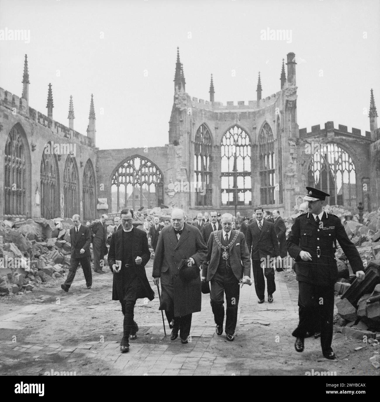 Winston churchill 1940 inspecting hi-res stock photography and images ...