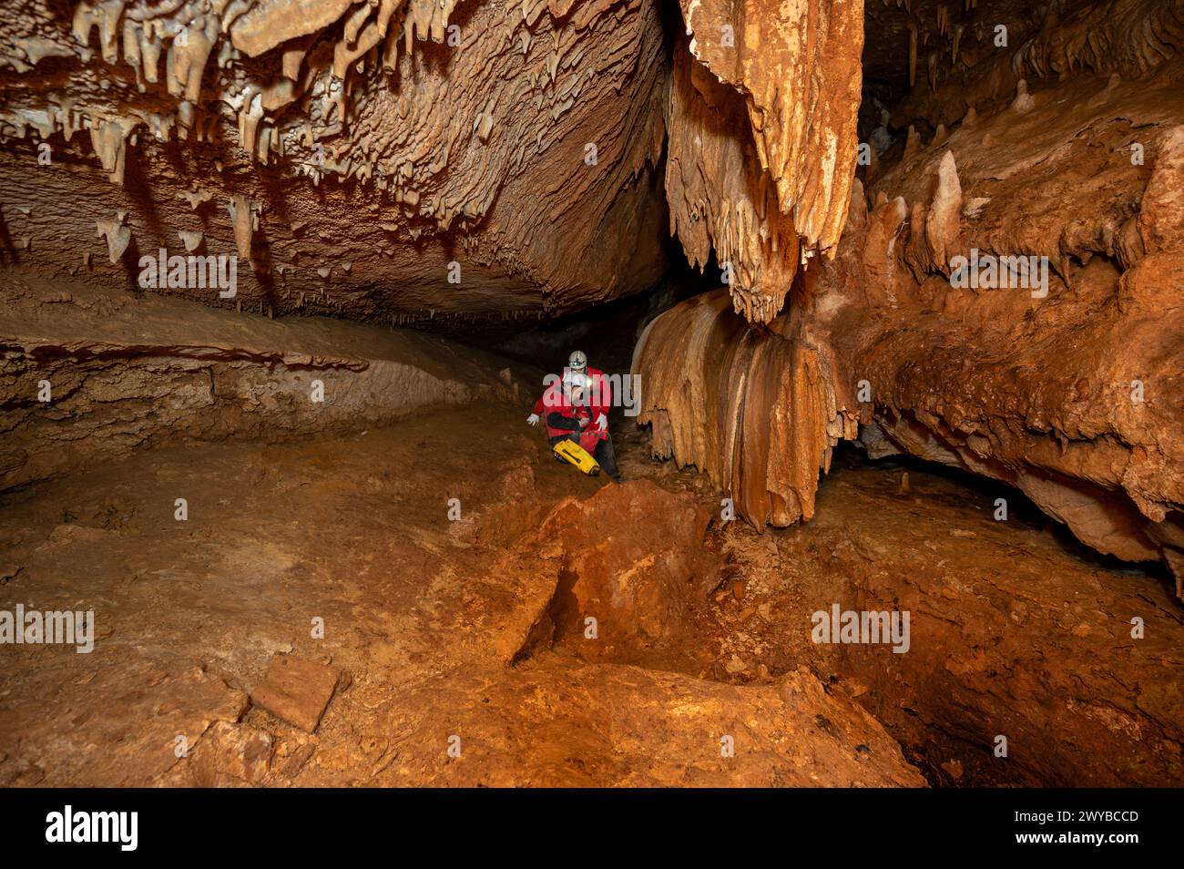 Spelunking with headlight hi-res stock photography and images - Alamy