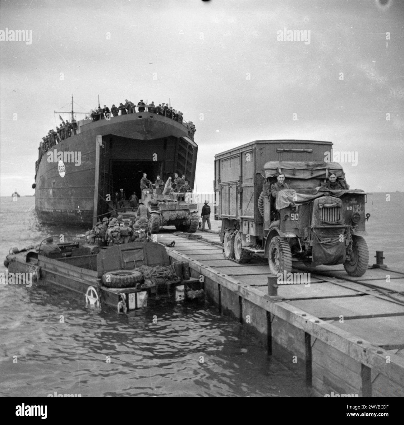 THE BRITISH ARMY IN ITALY 1944 - An Albion lorry and Sexton 25pdr self ...