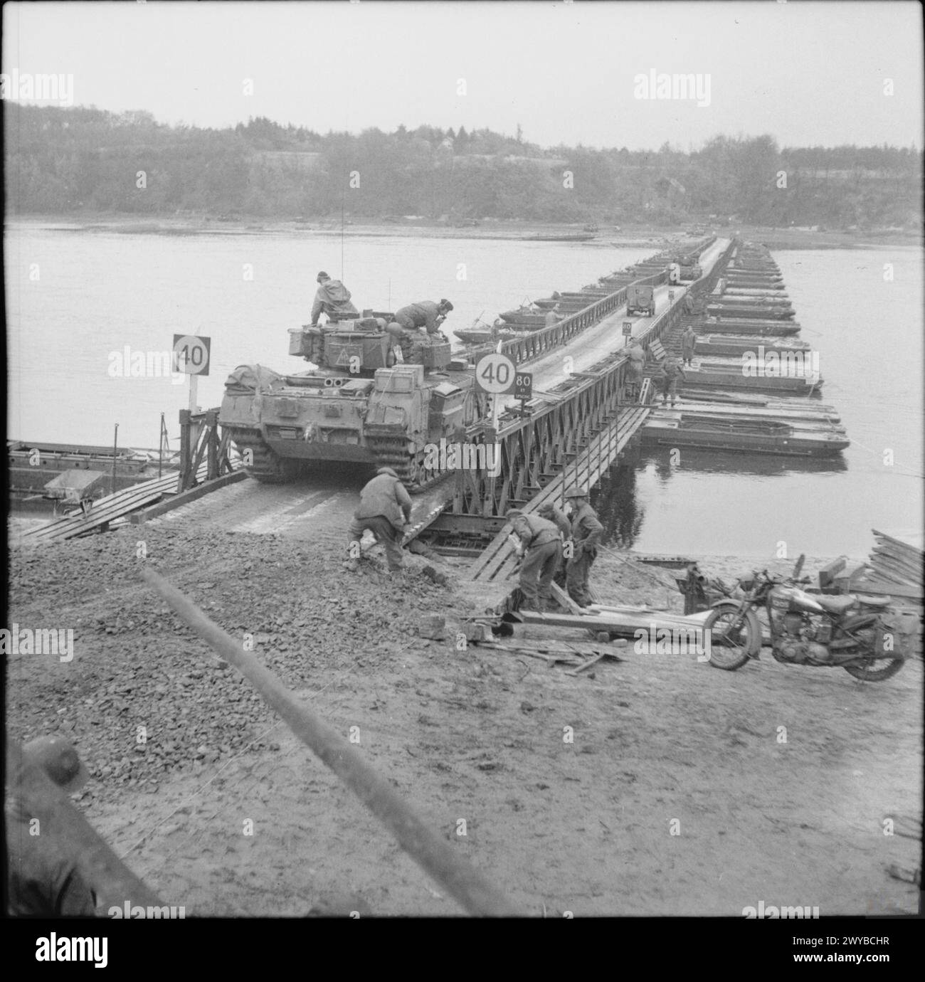 Pontoon bridge 1944 hi-res stock photography and images - Alamy