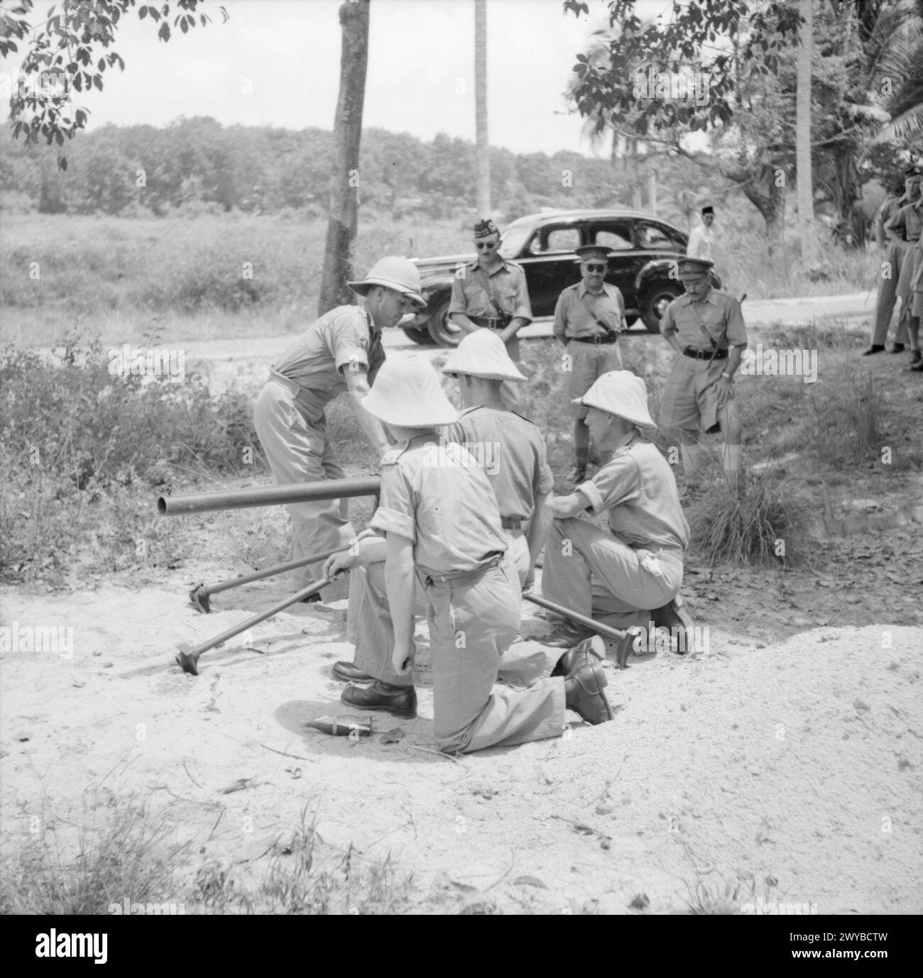 Soldiers of the 2nd Battalion Gordon Highlanders demonstrating the ...