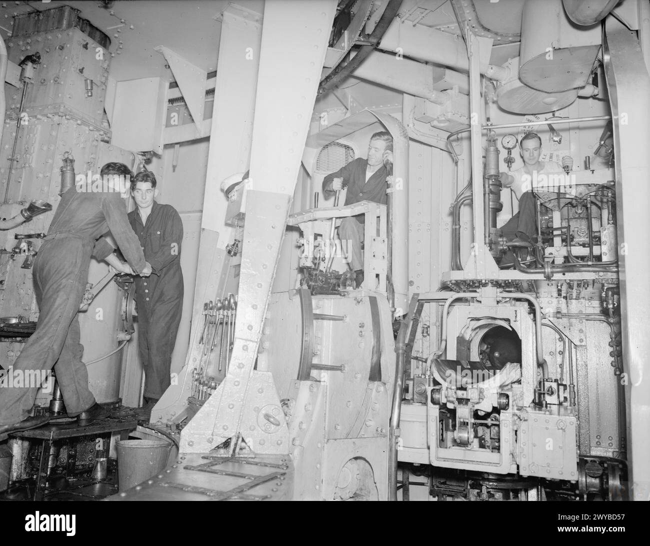 SENDING UP THE HEAVY SHELLS ON BOARD THE BATTLESHIP RODNEY. MARCH 1943 ...