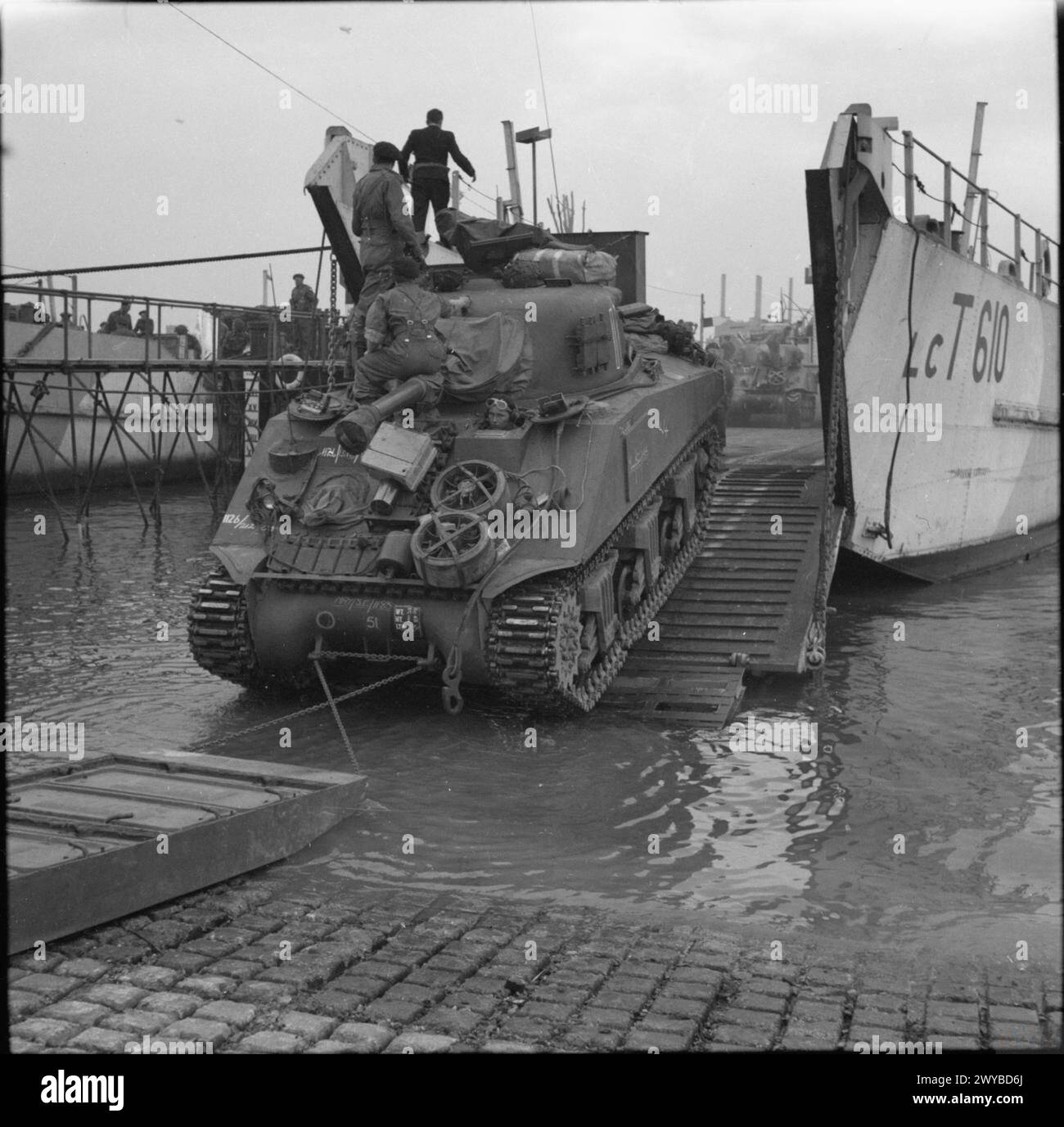 THE BRITISH ARMY IN THE UNITED KINGDOM 1939-45 - A Sherman tank of 13th ...