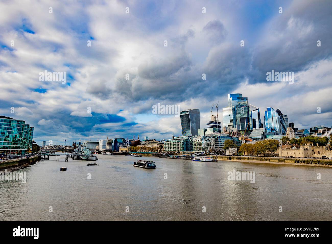 City of London - contains the ancient centre, and constitutes, along ...