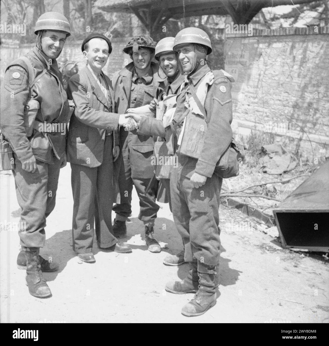 D-DAY - BRITISH FORCES DURING THE INVASION OF NORMANDY 6 JUNE 1944 - A ...
