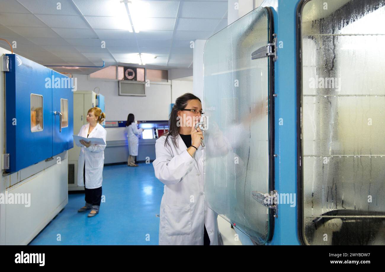 Saturation chambers hi-res stock photography and images - Alamy