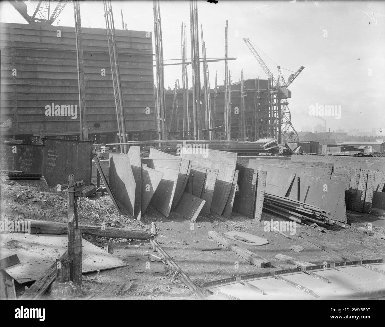 SHIPBUILDING. AUGUST 1941, AT VARIOUS SHIPYARDS. - Parts of the steel ...