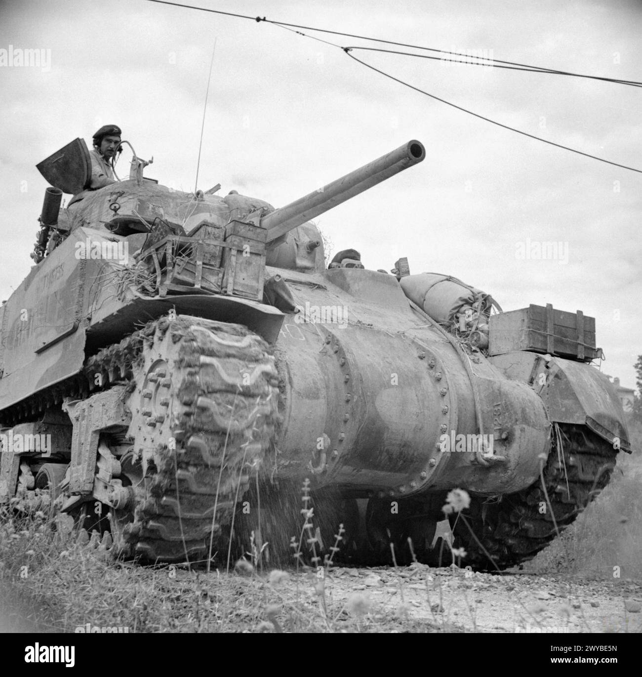 THE BRITISH ARMY IN ITALY 1944 - Sherman tank of 3rd Hussars, 9th ...
