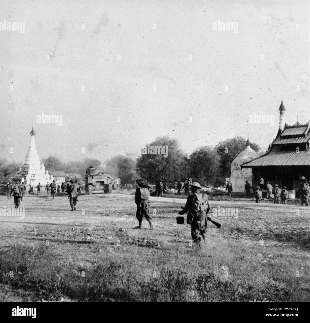 THE BRITISH ARMY IN BURMA 1945 - Lee tanks and infantry of 19th Division moving into Mandalay ...