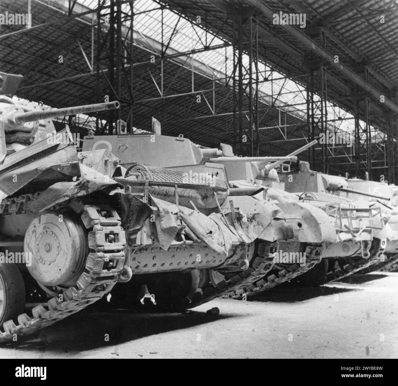 THE BRITISH ARMY IN NORTH AFRICA 1941 - Damaged cruiser tanks ...