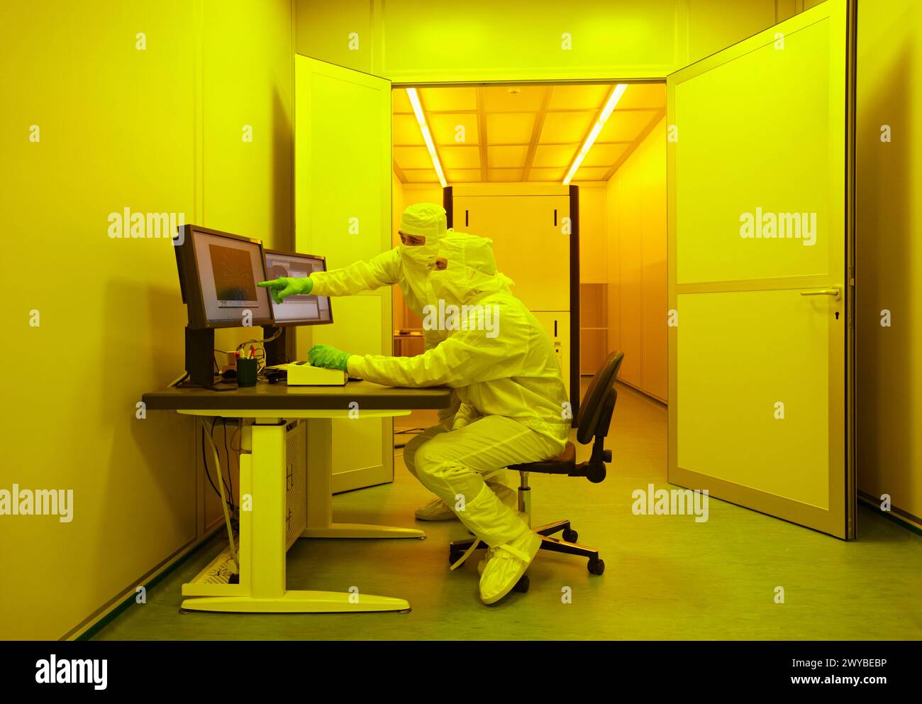 Cheking with an electron microscope the results of an e-beam ...