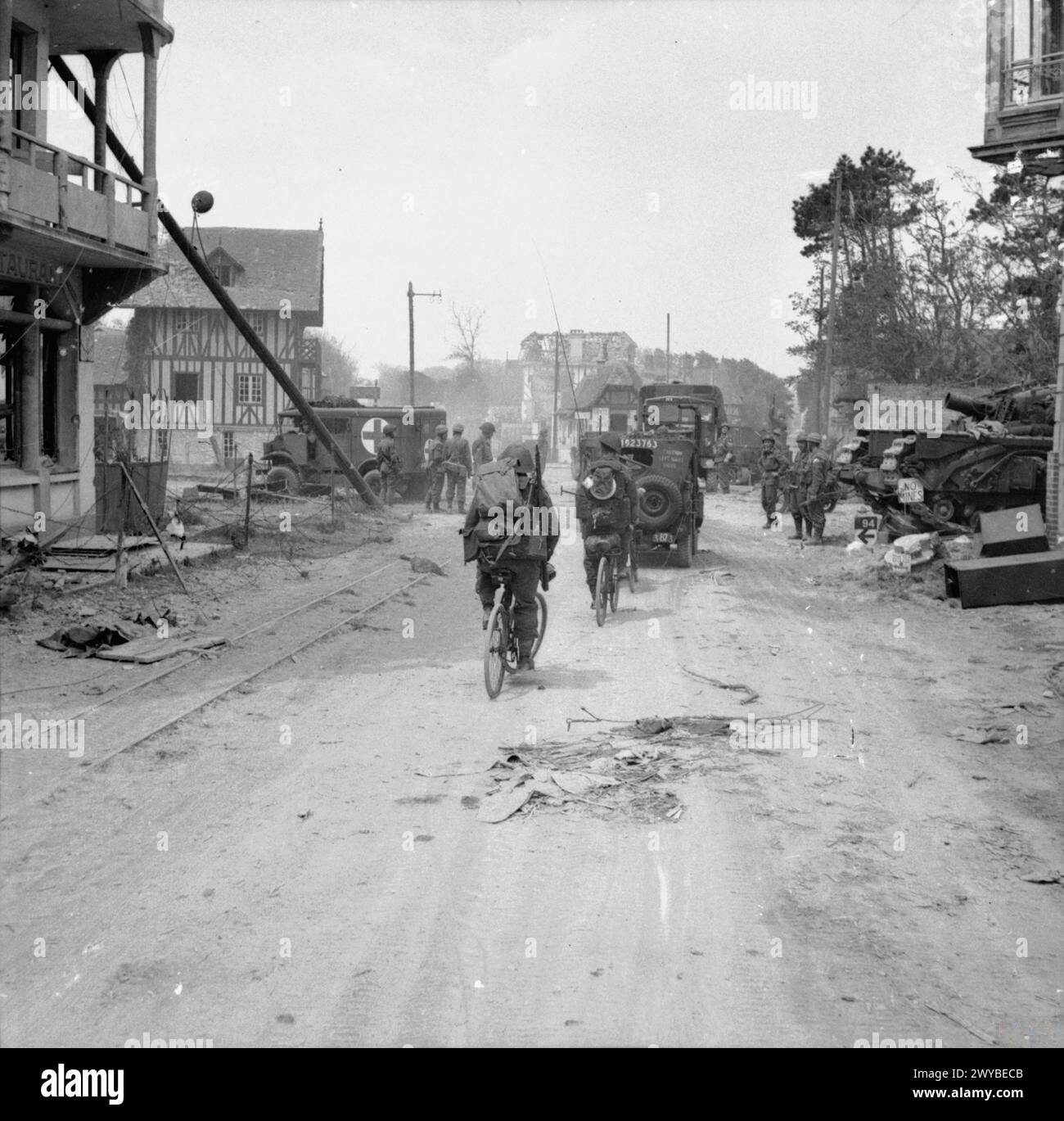 D-DAY - BRITISH FORCES DURING THE INVASION OF NORMANDY 6 JUNE 1944 ...