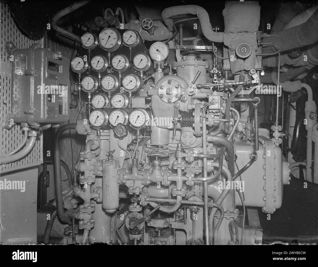 Aircraft engine monitoring gauge hi-res stock photography and images ...