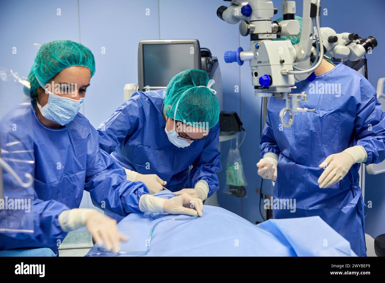 Surgical intervention of eyes hi-res stock photography and images - Alamy