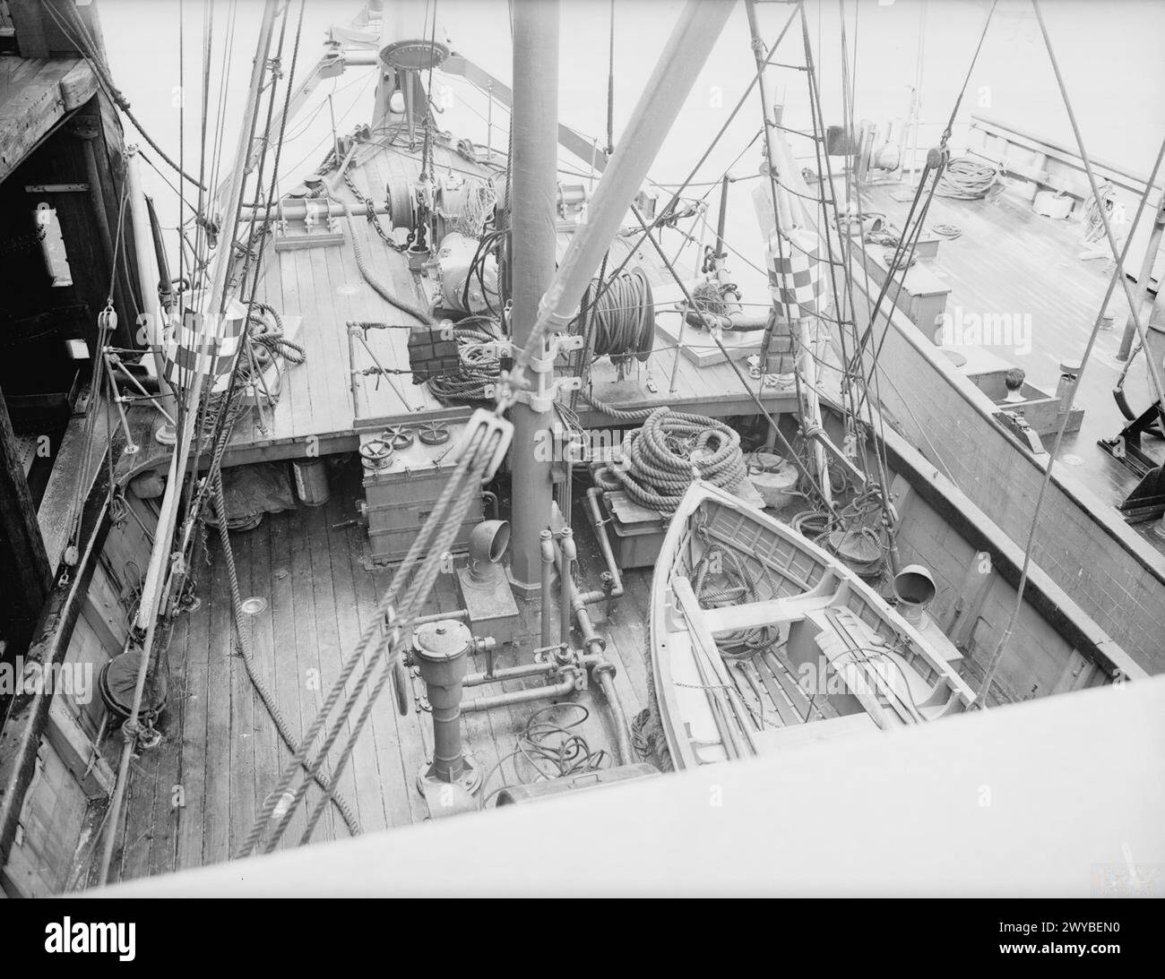 MINESWEEPERS. 18 MARCH 1942, GRAVESEND. ON BOARD BRITISH MOTOR ...