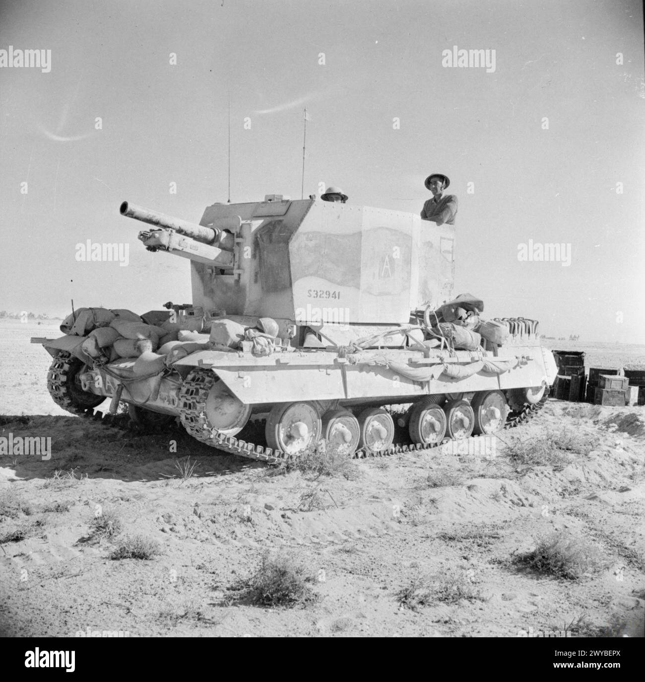 THE BRITISH ARMY IN NORTH AFRICA 1942 - A Bishop 25-pdr self-propelled ...
