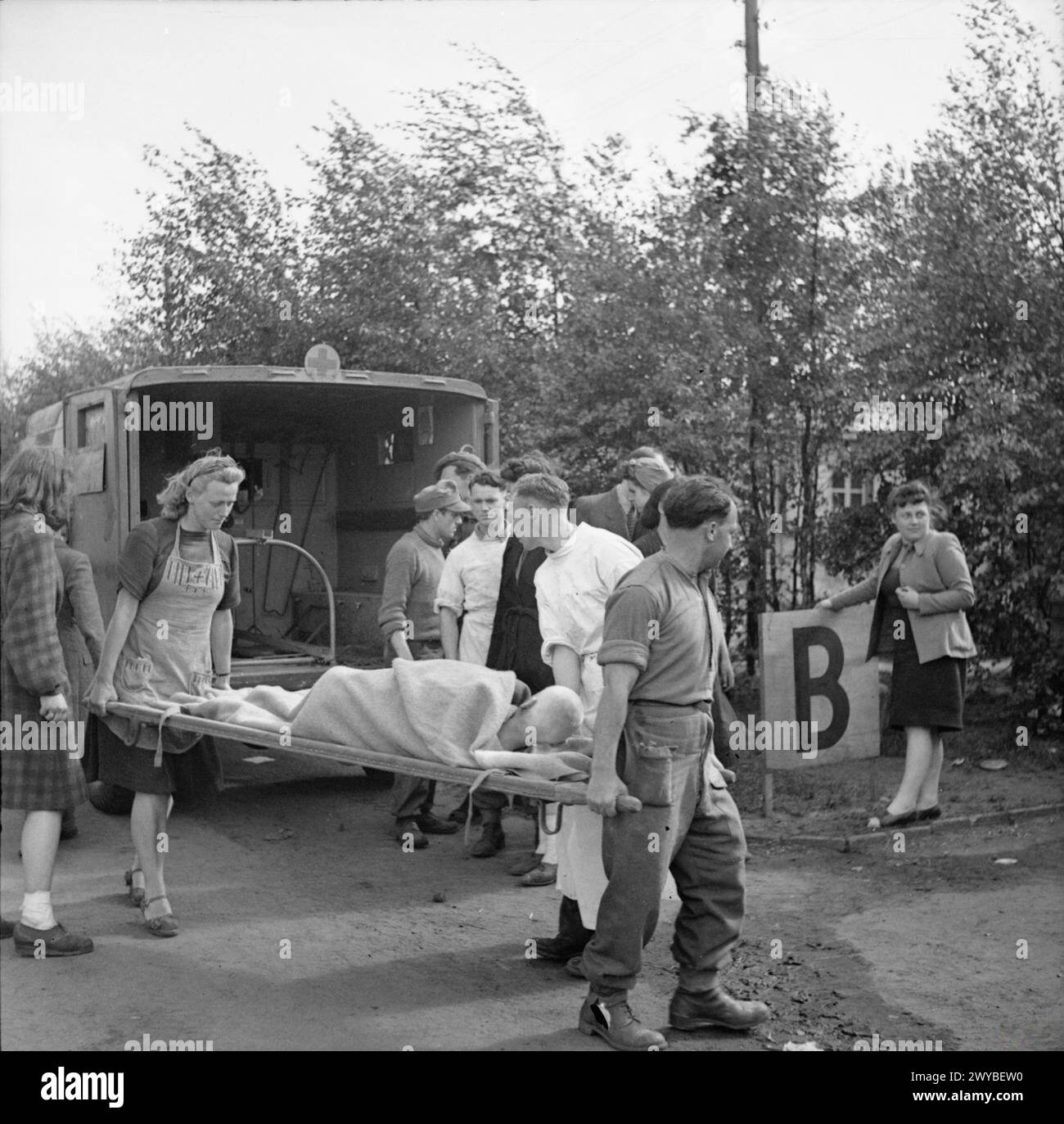 German workers move typhus patients from Sandbostel Concentration Camp ...