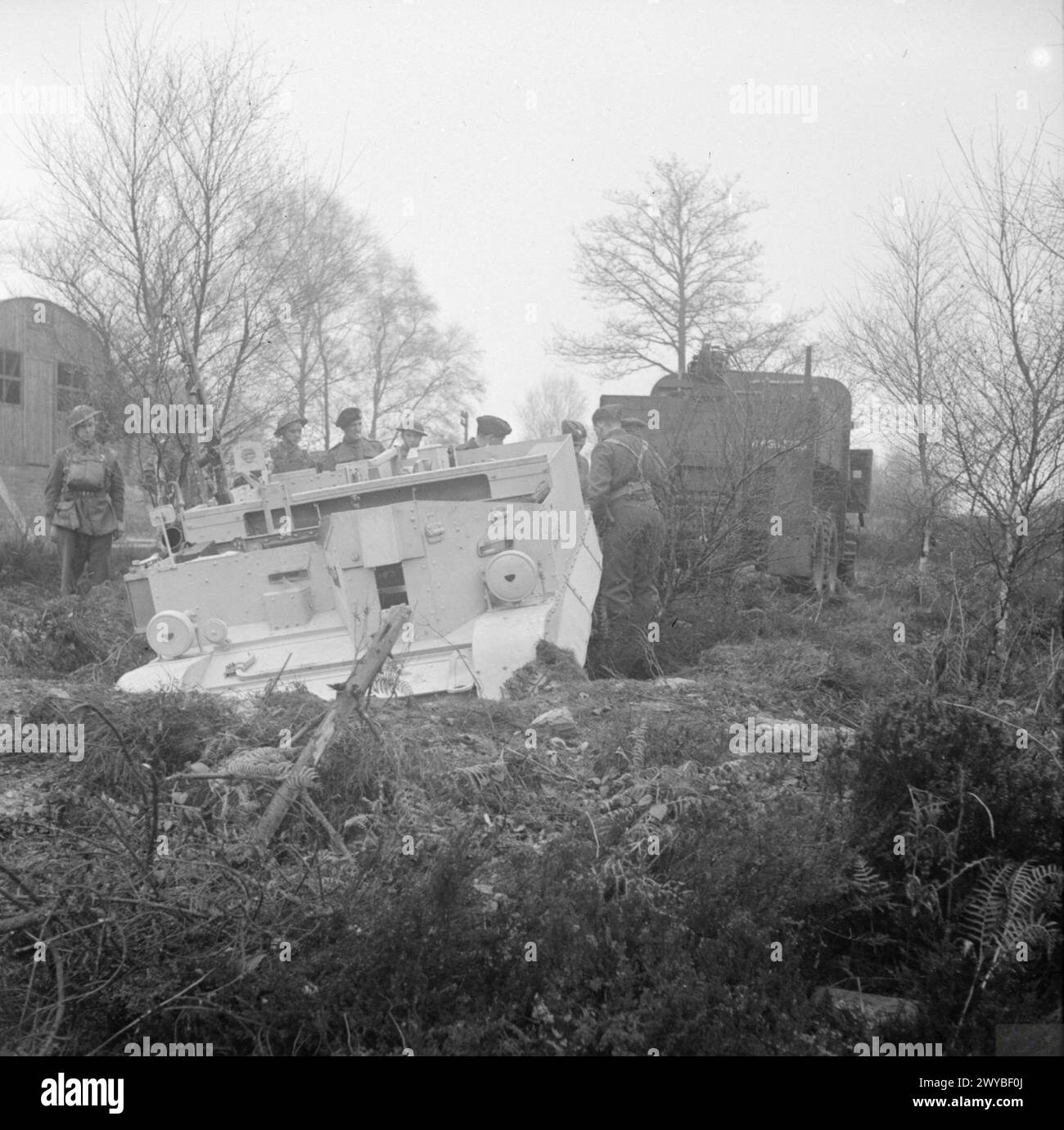 THE BRITISH ARMY IN THE UNITED KINGDOM 1939-45 - Universal carrier of ...
