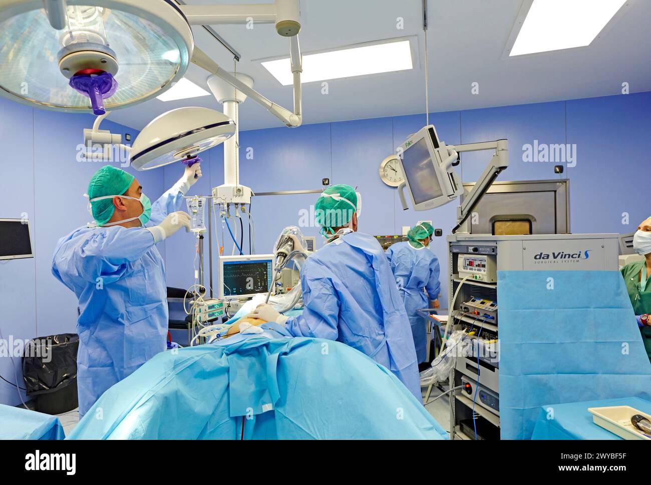 Operating room, Prostate cancer robotic surgery, Da Vinci surgical ...