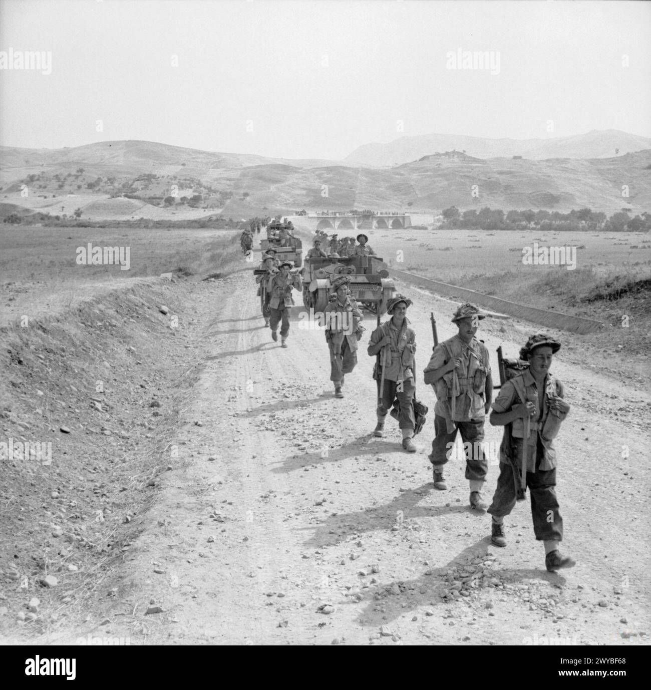 THE BRITISH ARMY IN SICILY 1943 - Carriers and troops of the 6th ...