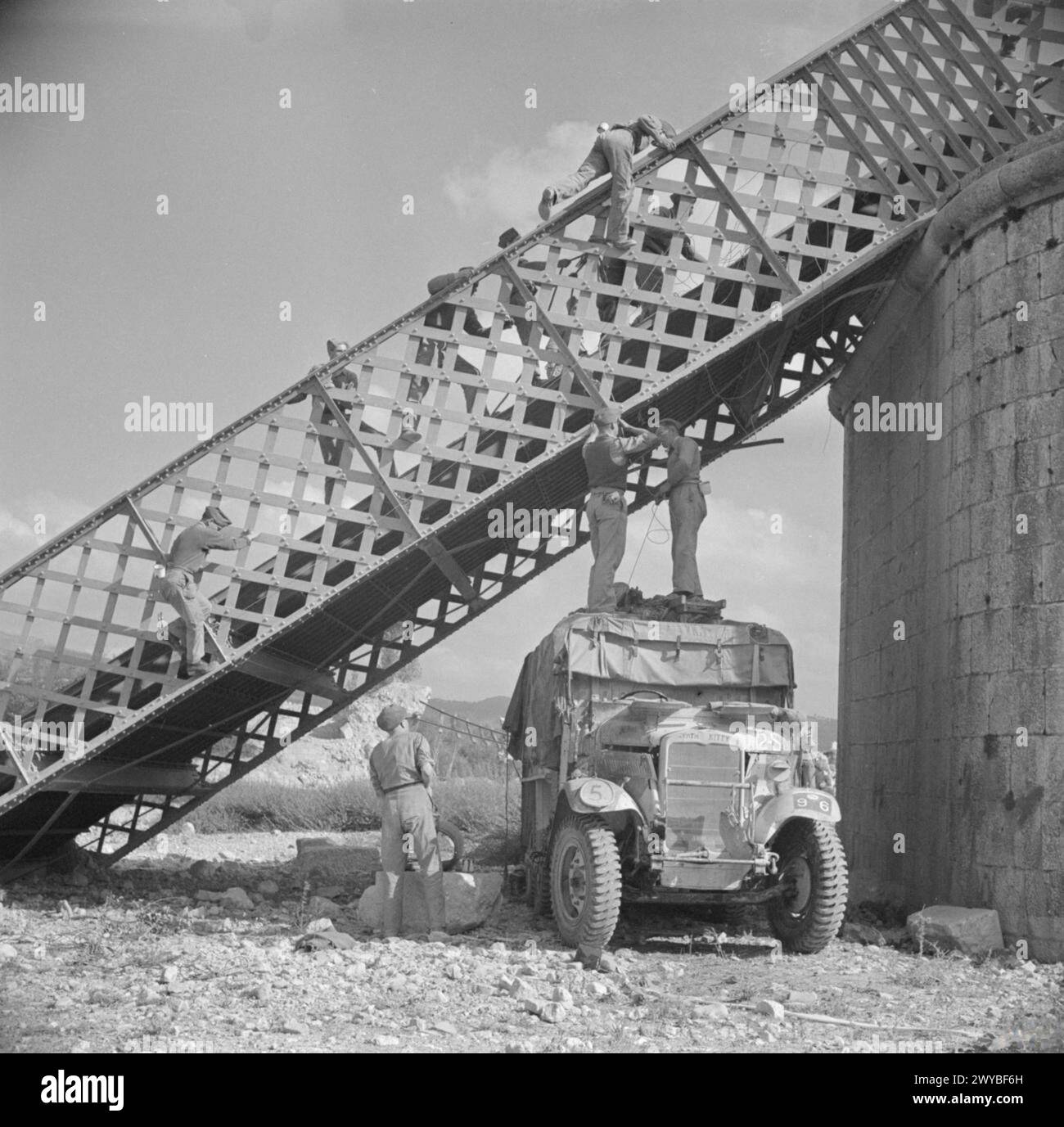THE BRITISH ARMY IN ITALY 1943 - Sappers of 578 Field Company Royal ...