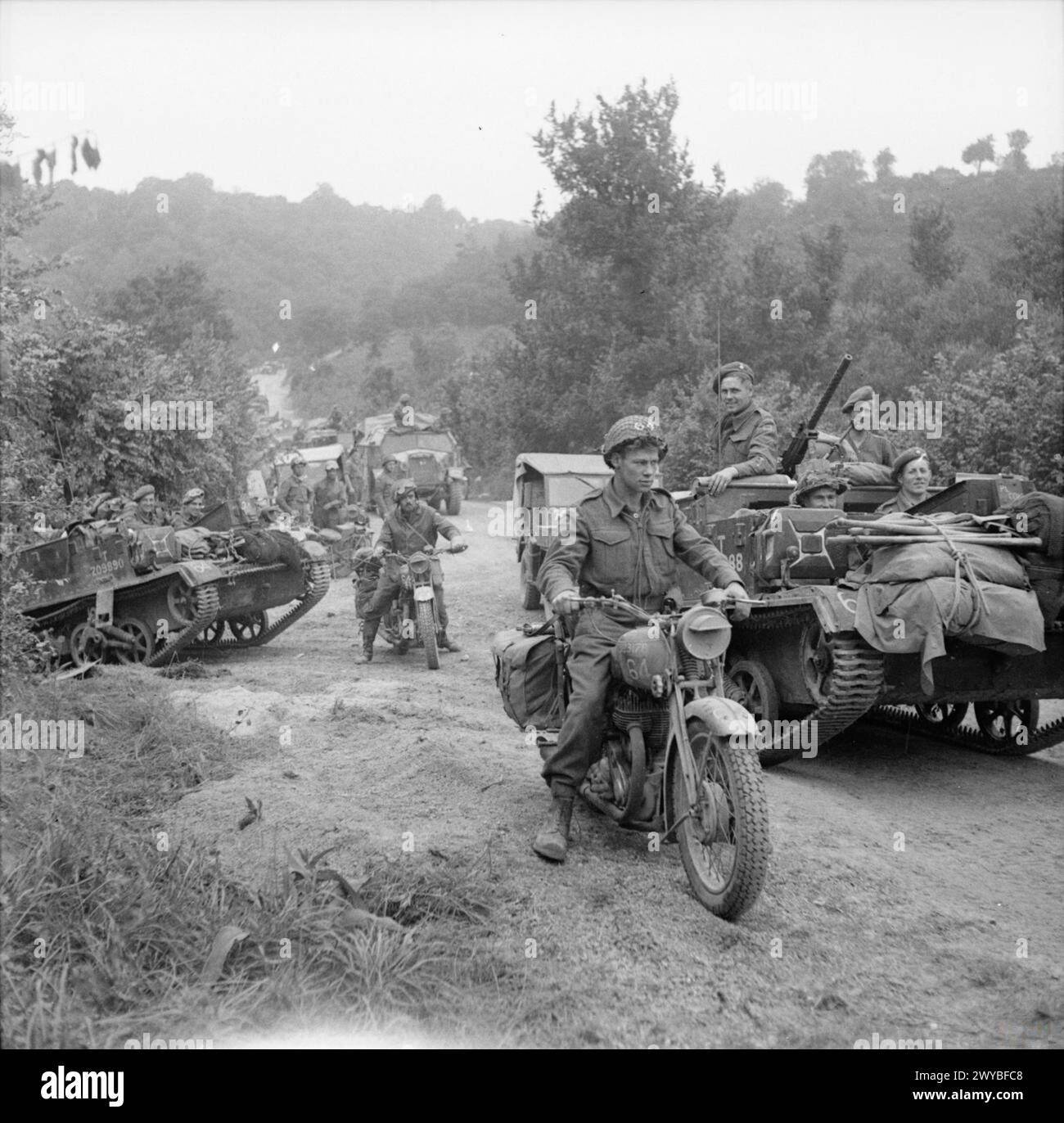 THE BRITISH ARMY IN THE NORMANDY CAMPAIGN 1944 - Carriers, motorcycles ...