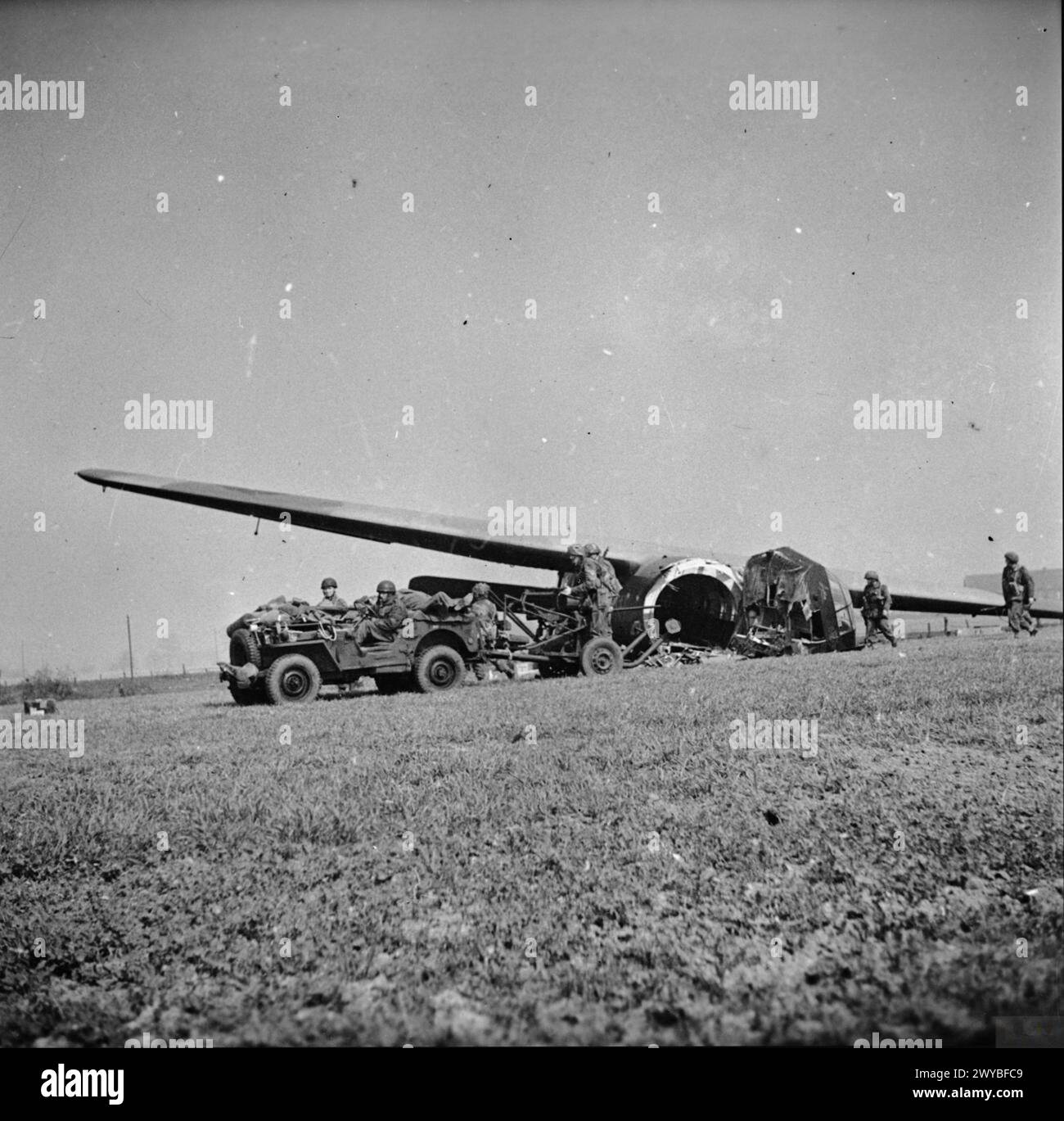 Crashed jeep hi-res stock photography and images - Alamy