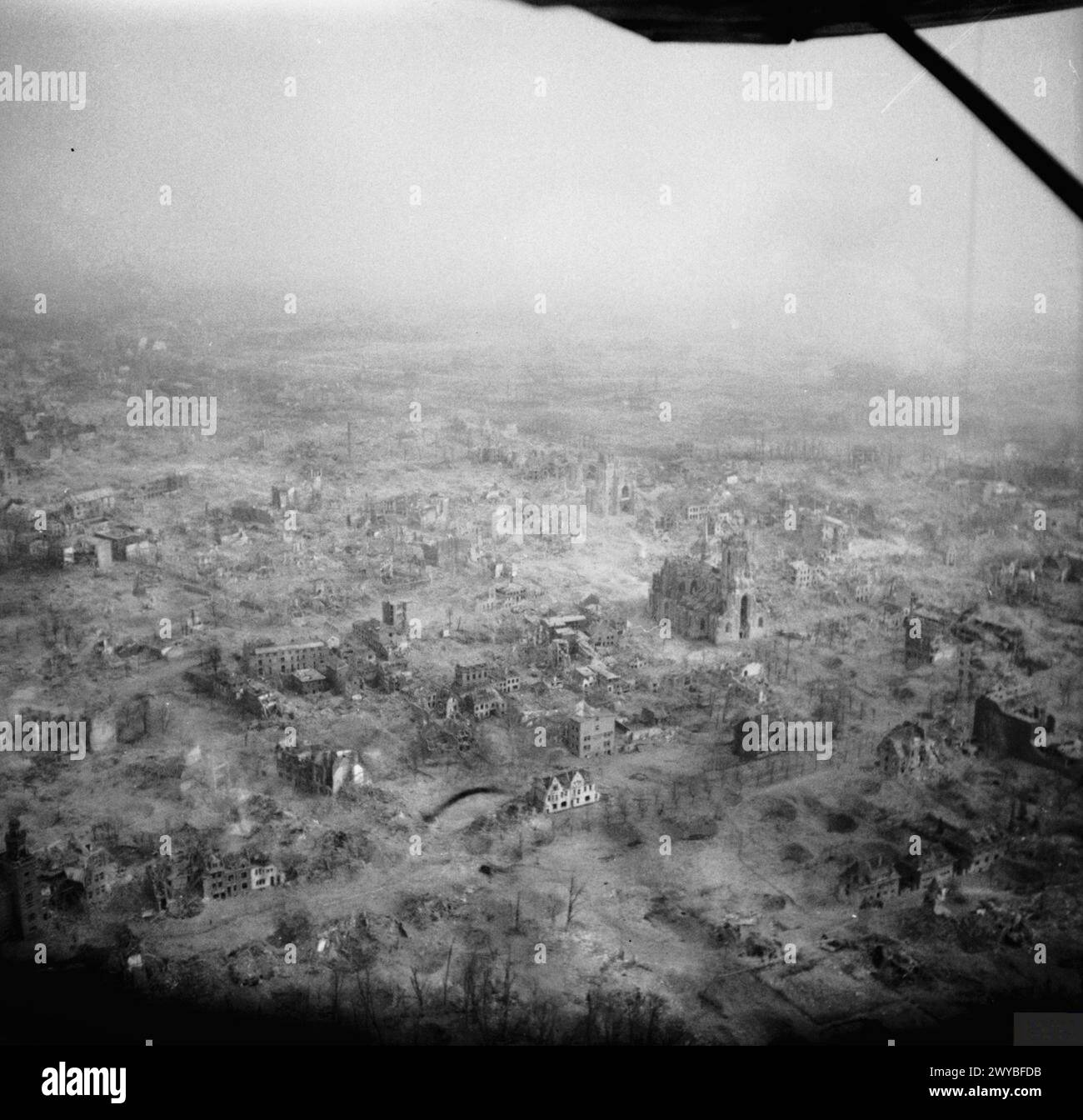 THE BRITISH ARMY IN NORTH-WEST EUROPE 1944-45: AIR PICTURES OVER RHINE ...