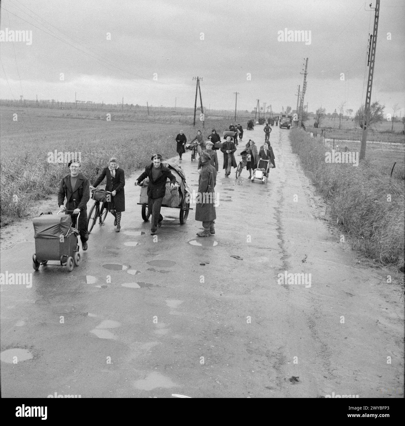 60-H0UR TRUCE AT DUNKIRK. - Original wartime caption: General view of ...
