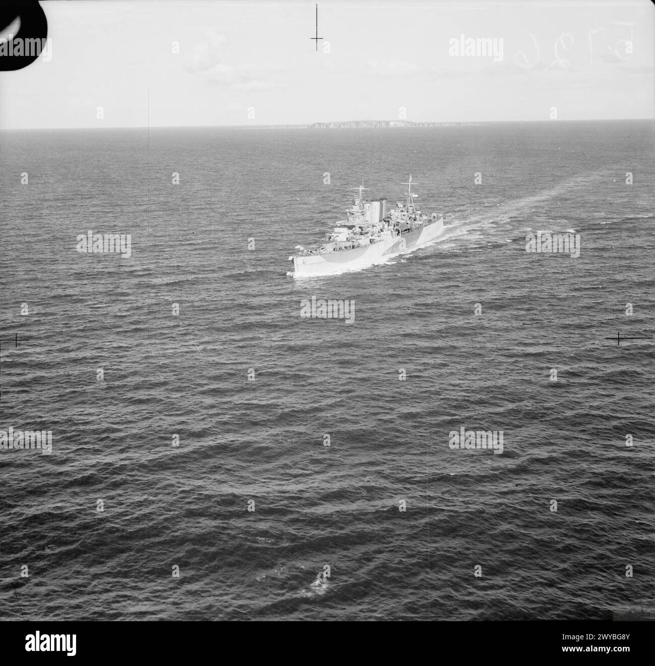 HMS DEVONSHIRE - Underway. , Devonshire Stock Photo - Alamy