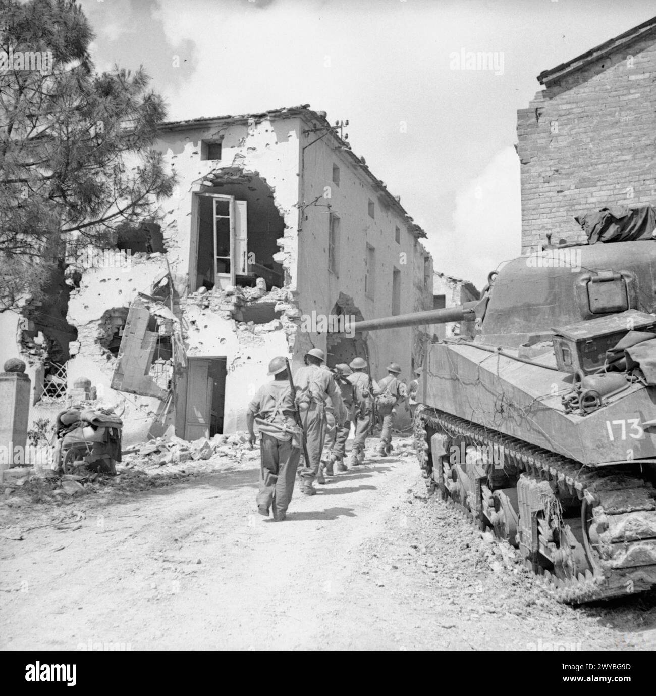 Sherman 1944 italy hi-res stock photography and images - Alamy