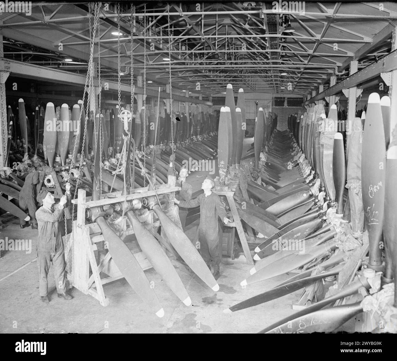 ROYAL AIR FORCE MAINTENANCE COMMAND, 1939-1945. - General view inside ...