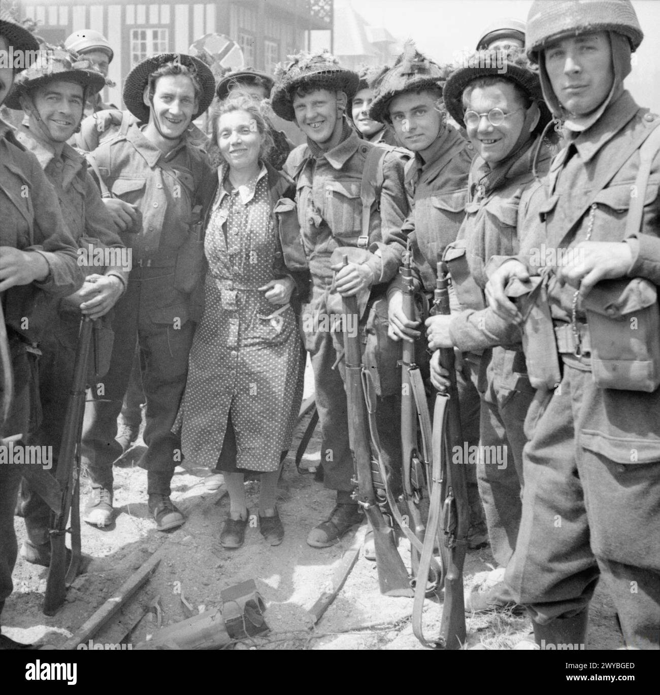 D-DAY - BRITISH FORCES DURING THE INVASION OF NORMANDY 6 JUNE 1944 ...