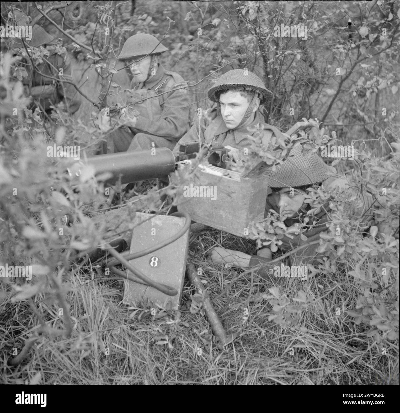 THE HOME GUARD 1939-45 - Vickers machine-gun of the Cheshire Home Guard ...