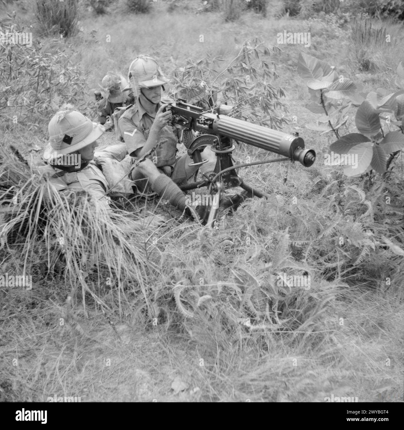 THE BRITISH ARMY IN MALAYA 1941 - Vickers machine-gun of the 1st ...