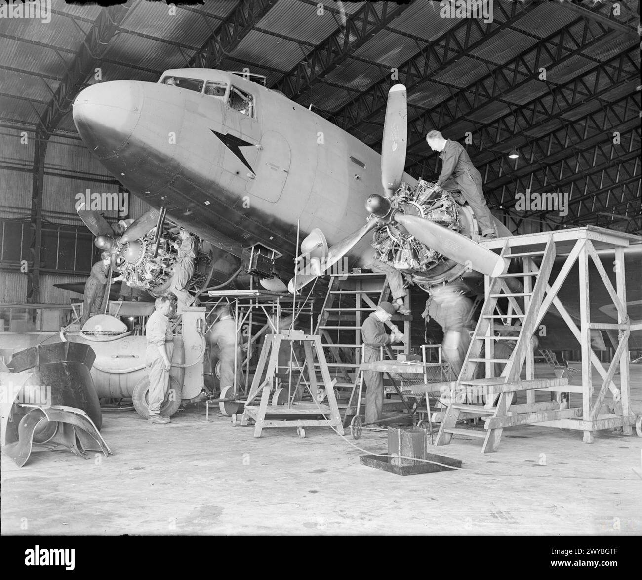 BRITISH OVERSEAS AIRWAYS CORPORATION AND QANTAS, 1940-1945. - Mechanics ...