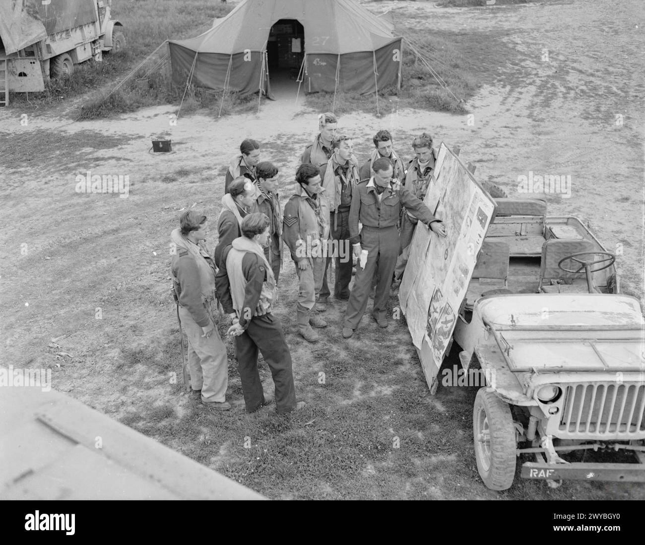 Commanding officer captain duncan hi-res stock photography and images ...