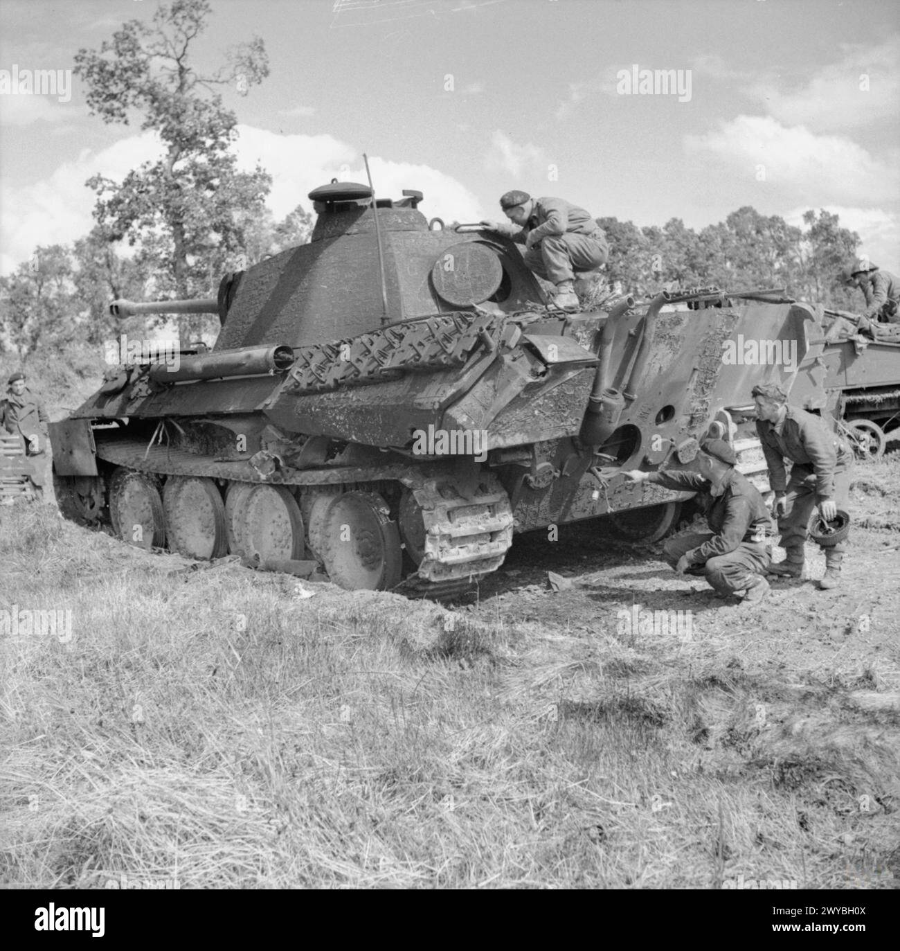 German light infantry gun 1944 hi-res stock photography and images - Alamy