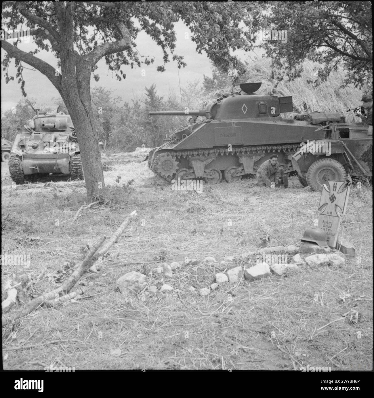 Sherman tanks of the 1st Nottinghamshire Yeomanry, 8th Armoured Brigade ...