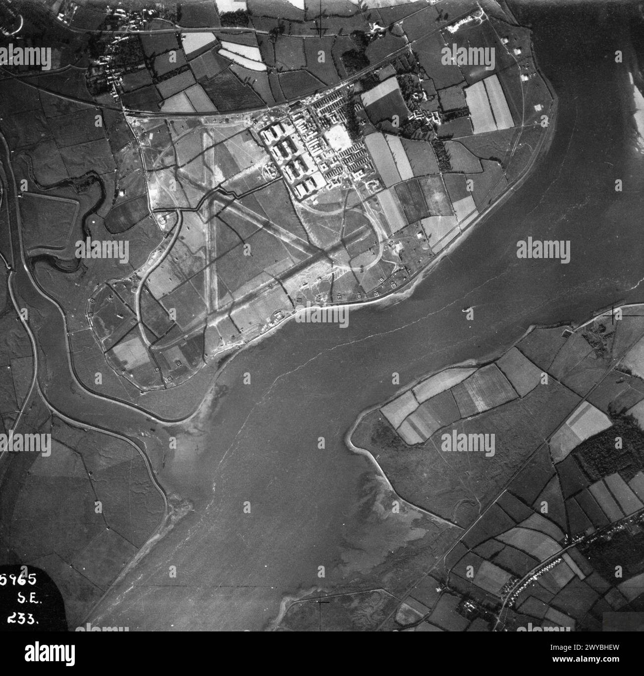 Raf man side view hi-res stock photography and images - Alamy