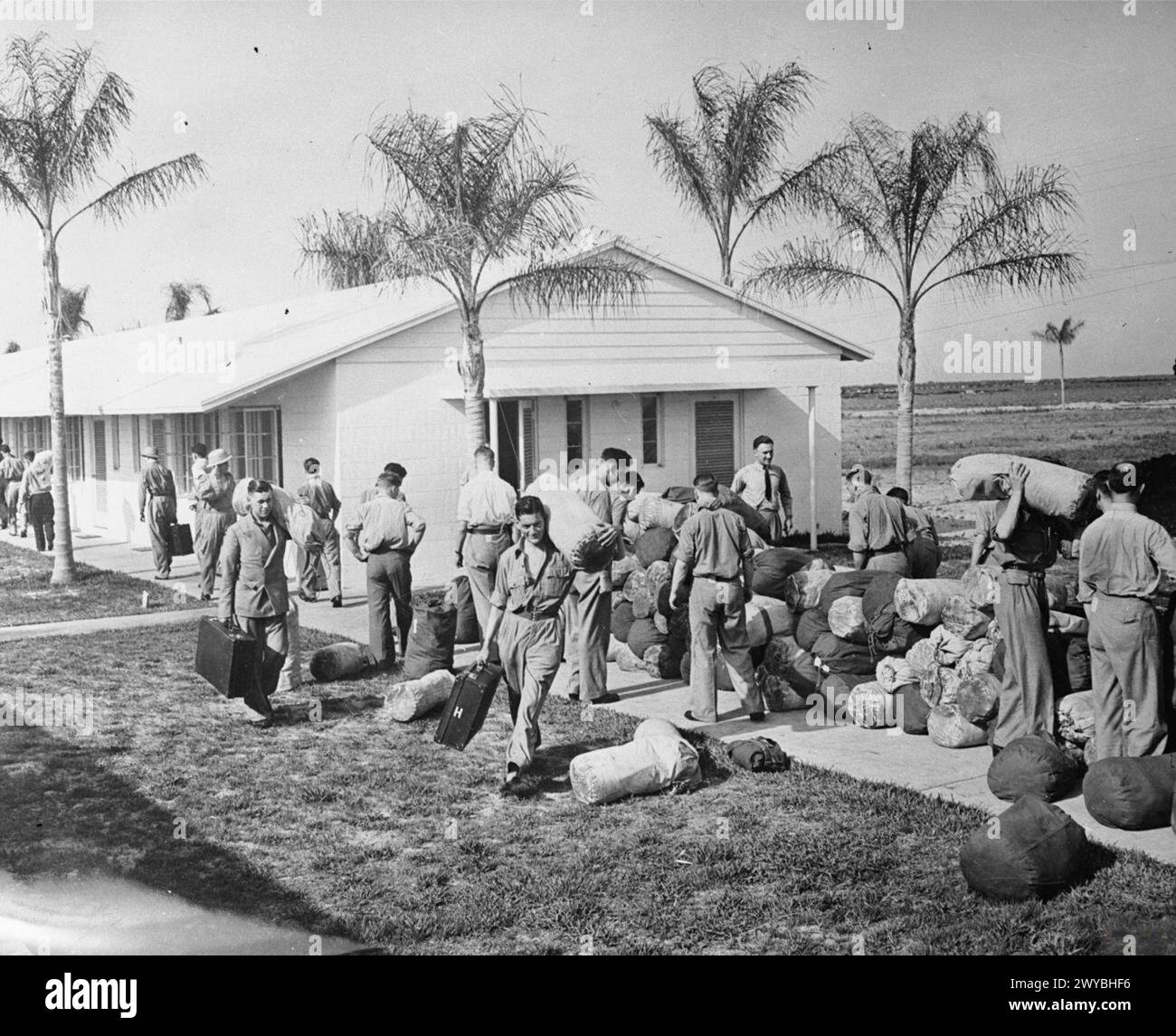 ROYAL AIR FORCE FLYING TRAINING COMMAND, 1940-1945 - RAF cadets moving ...